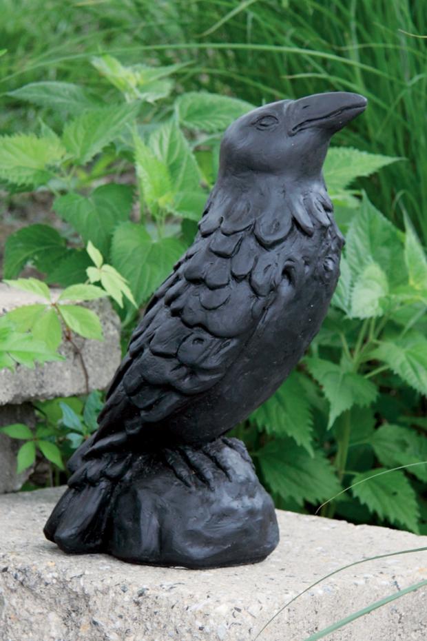 Medium Crow – Massarelli Lawn Ornaments